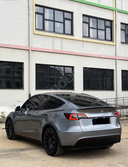Tesla model Y doal motor  2022