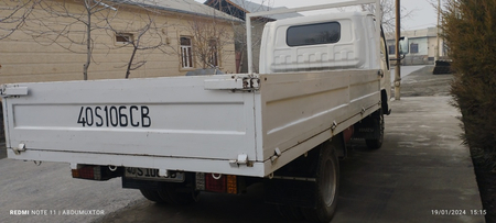Isuzu yuk mashinasi sotiladi