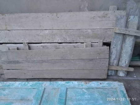 Опалубка, тахтадан сифати яхши, ёғоч бақувват. 2 дона