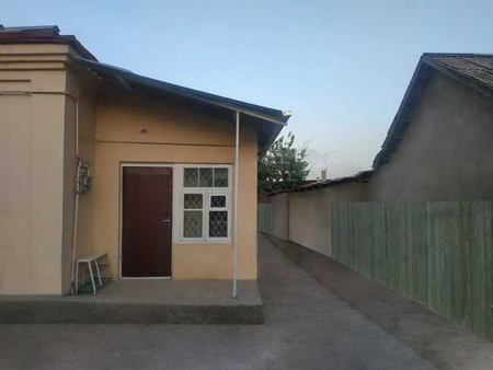 Uy sotiladi yoki kvartiraga almashtiriladi/Продаю дом или меняю