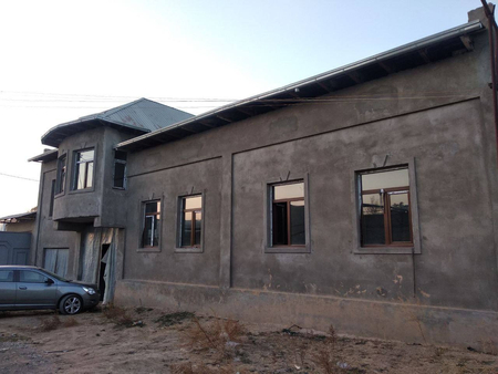 Срочно продается дом каробка Ункургон ,ориентир Селхоз институт. 6,3 с