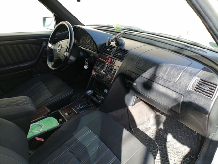 Mersades benz 180
