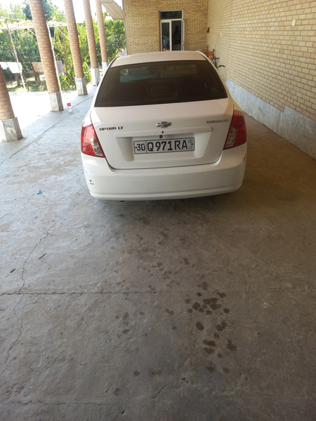 Продаю Lacetti 1.8 2 позиция в хорошом состаяние