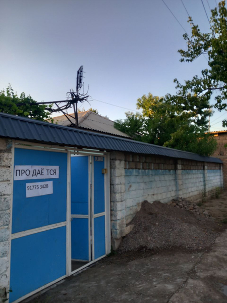 Azadbashda uy ichidagi hamma narsasi bilan sotiladi