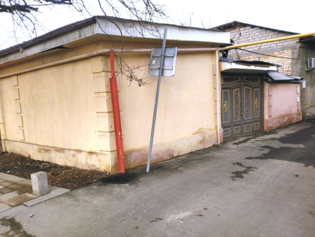 Yolli yuzida Hovli sotiladi ozimiziki. magazin,oquv markazi,kafe uchun