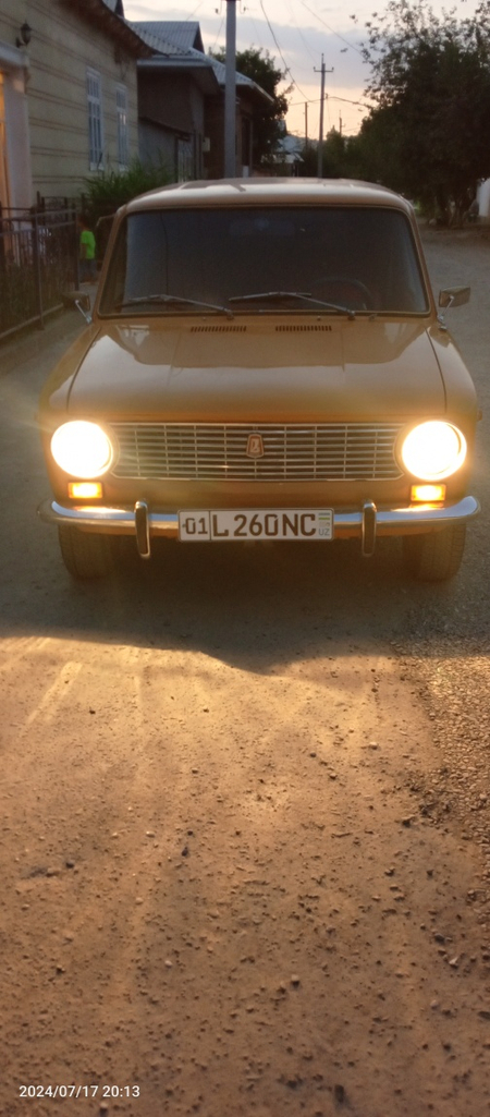 Vaz 2102 sotiladi