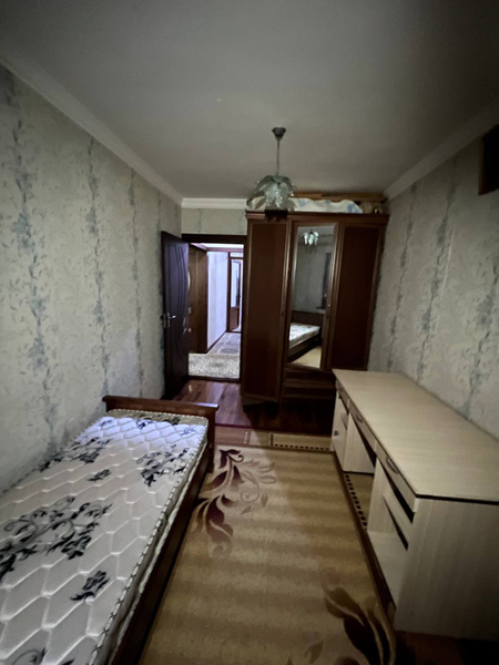 Срочно сдаётся 3х комнатная квартира . Микрорайон. 300$