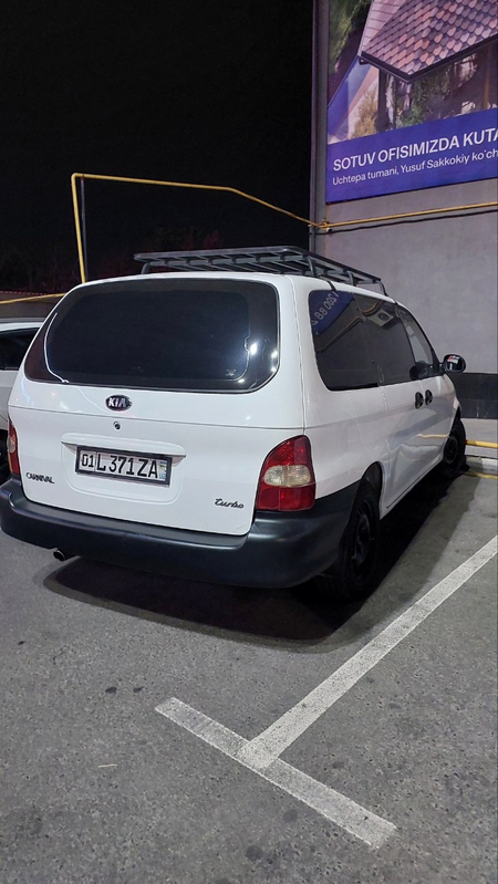 Kia Carnival Sotiladi