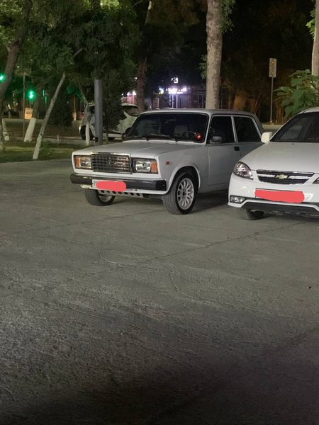 Lada 2107 sotiladi