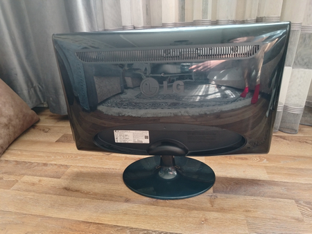LG monitor 23