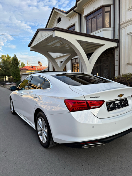 Malibu 2.4 full Позиция 2019 Состаяние Идеално Пробег 142000km