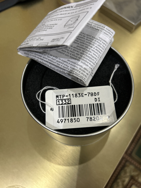 Casio MTP-1183E-7B, karobka dokumetnlari bor, amazondan zakaz qilganma