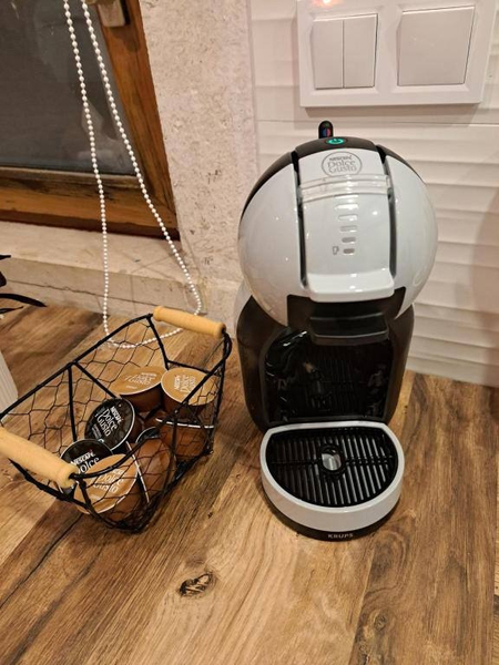 Kofemashina DeLonghi Mini Me Dolce Gusto + besplatnaya dostafka