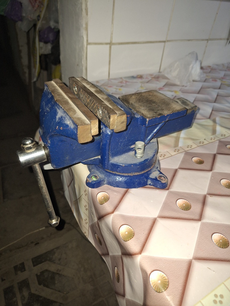 Продам Тиски Новый