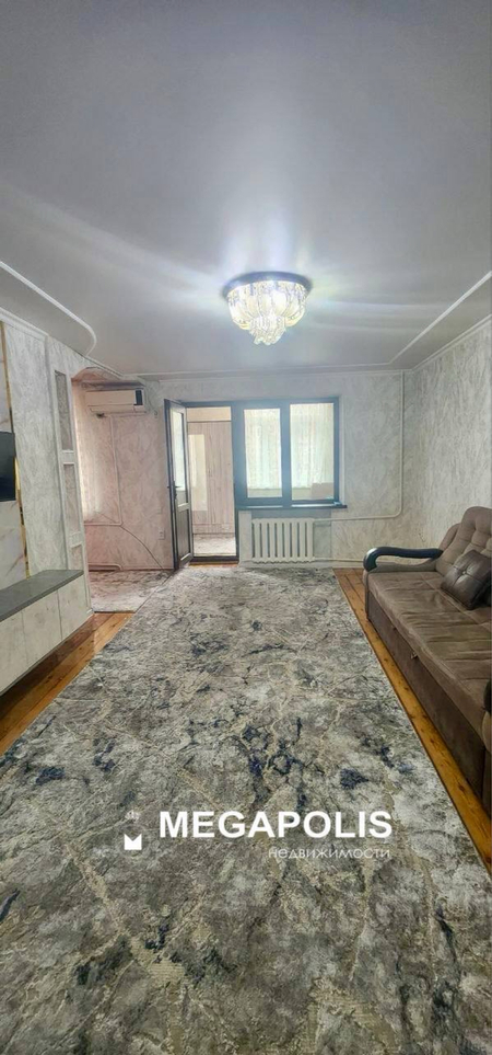 Чиланзар_2 (Кирпич 2/2/4) Продается квартира