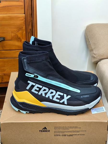 Продам ботинки Adidas Terrex Free Hiker 2 Gore-Tex (размер 43)\\nПродаю