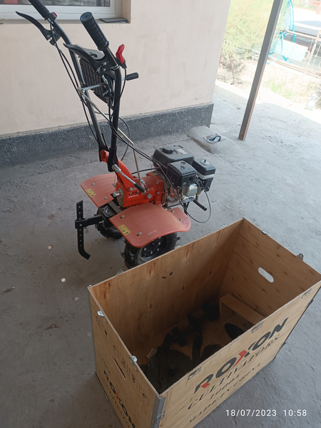 Matakultivator holati yangi ishlatilmagan pochkadan yangi ochilgan