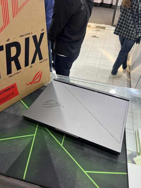 Мощны Ноутбук Asus Rog Strix I9-13980H SSD 1TB ОЗУ 16GB RTX 4060 6GB