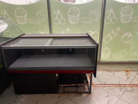 Vtrina xolodilnik