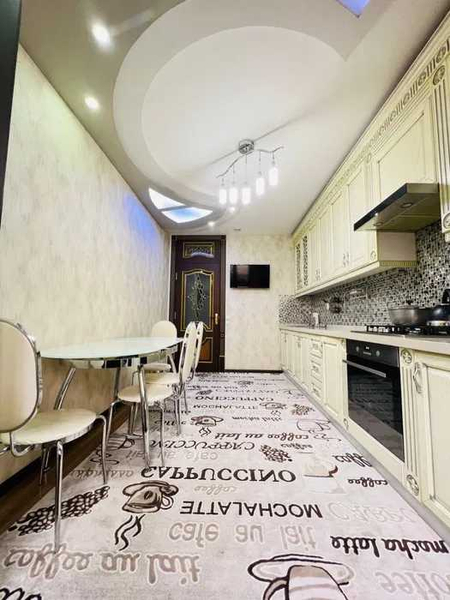 Продается классная  4 комнатная  квартира Метро Ойбек