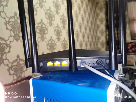 Tenda router Ac12000 (wifi)