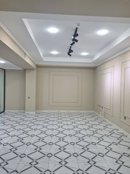 Продаётся офис 55м² ул.Бабура 2 этаж ор-р центр.вход в парк Бабура