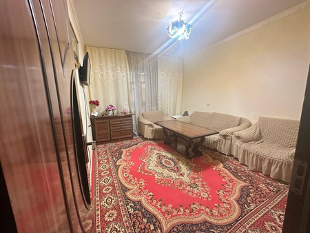 Продаётся 2 комнатная квартира на 1 ом этаже панельного дома в