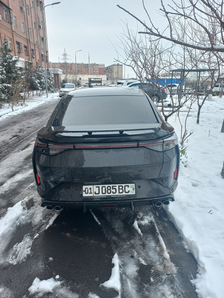Продаю машину 2023 года в отличном состоянии
