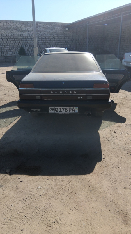 Машина нисан лаурель