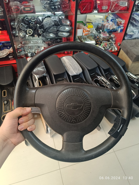 Lacetti 1 rul sotiladi