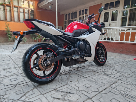 Yamaha fz6r sotiladi