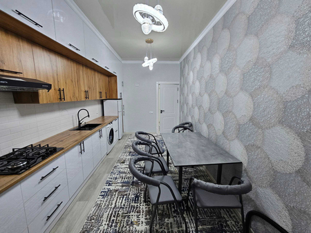 3 xonali 95m² 5-qavat sotiladi.