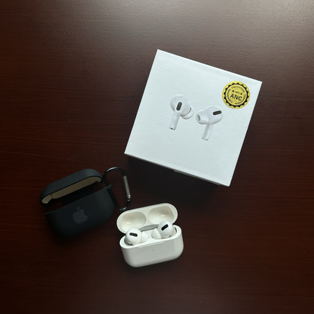 Продаются наушники AirPods 3 Pro.