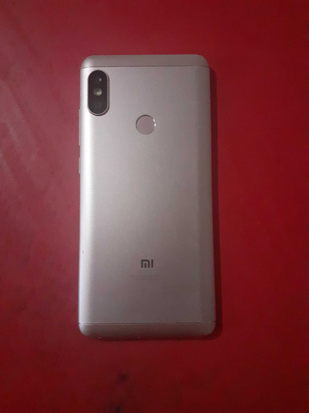 Xiaomi Redmi note 5  / 4 ГБ / 64 ГБ розовое золото смартфони сотилади