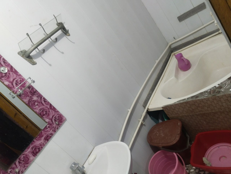srochna sotildi 6 oilavi palikilinika yonida 3 etaj 2 xonali 22.500 $