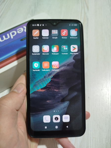 Redmi 8  3/32 holati yaxshi