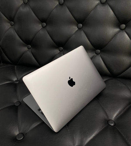 Apple MacBook Air M1 8/256 GB 2020 года в идеальном состоянии