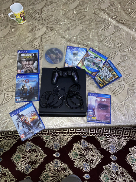 Playstation 4 slim ps4