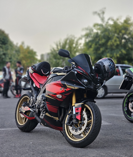 Продаётся YAMAHA YZF-R1 2009 года в идеале