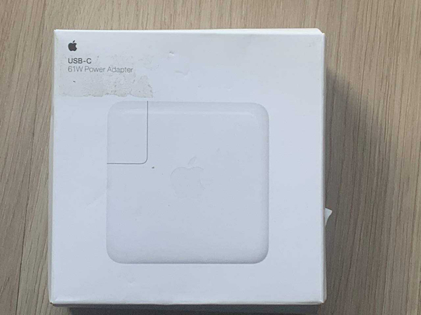 Быстрая зарядка для MacBook  61 watt бесплатный доставка