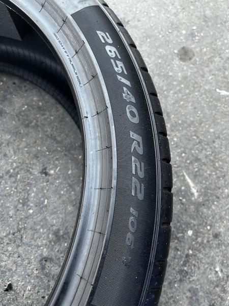 265. 40. R 22 Pirelli  P. Zero