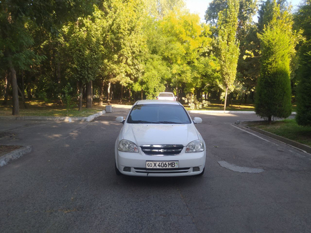 Lasetti 1.8 sotiladi!