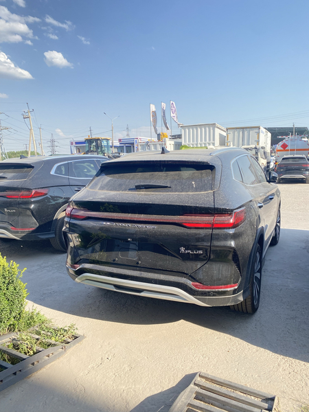 BYD 605 Oq/ Qora  28000$ .