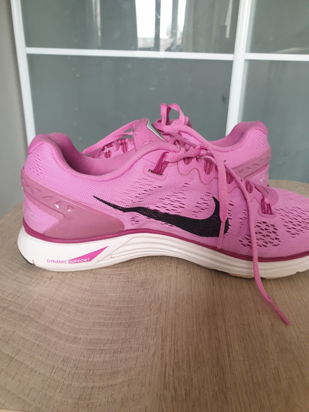 Кроссовки  NIKE оригинал