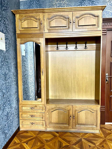 Дубовый шкаф для прихожей, в идеальном состоянии, произв. Беларусь!