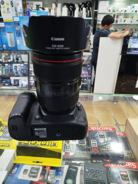 Продаётся canon 5D mark IV кит