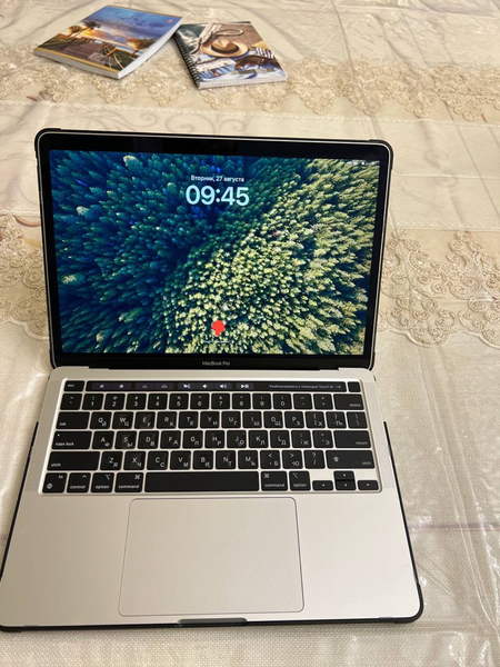 Macbook pro 13 m2 8/256