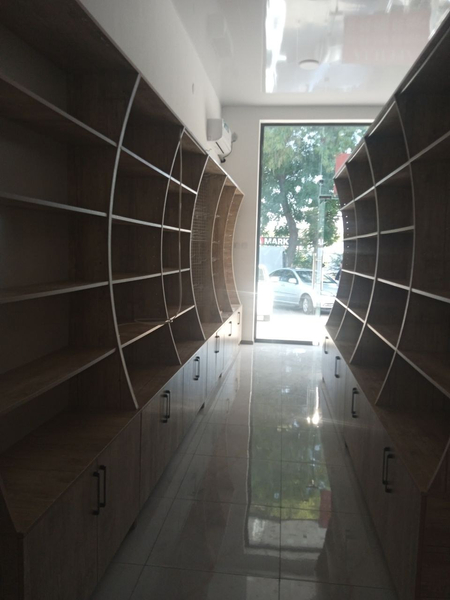 Vitrina shkaf mebel
