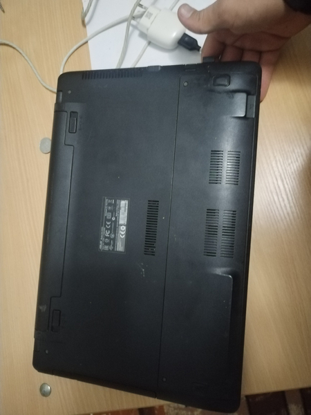 Asus noutbook sotiladi xolati ideal juda zor ishledi qotmidi