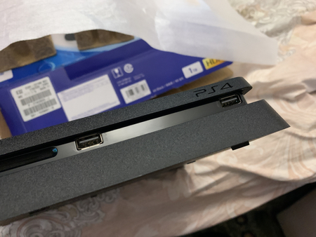 Playstation 4 slim HDR 500g с играми один джестик как на фото